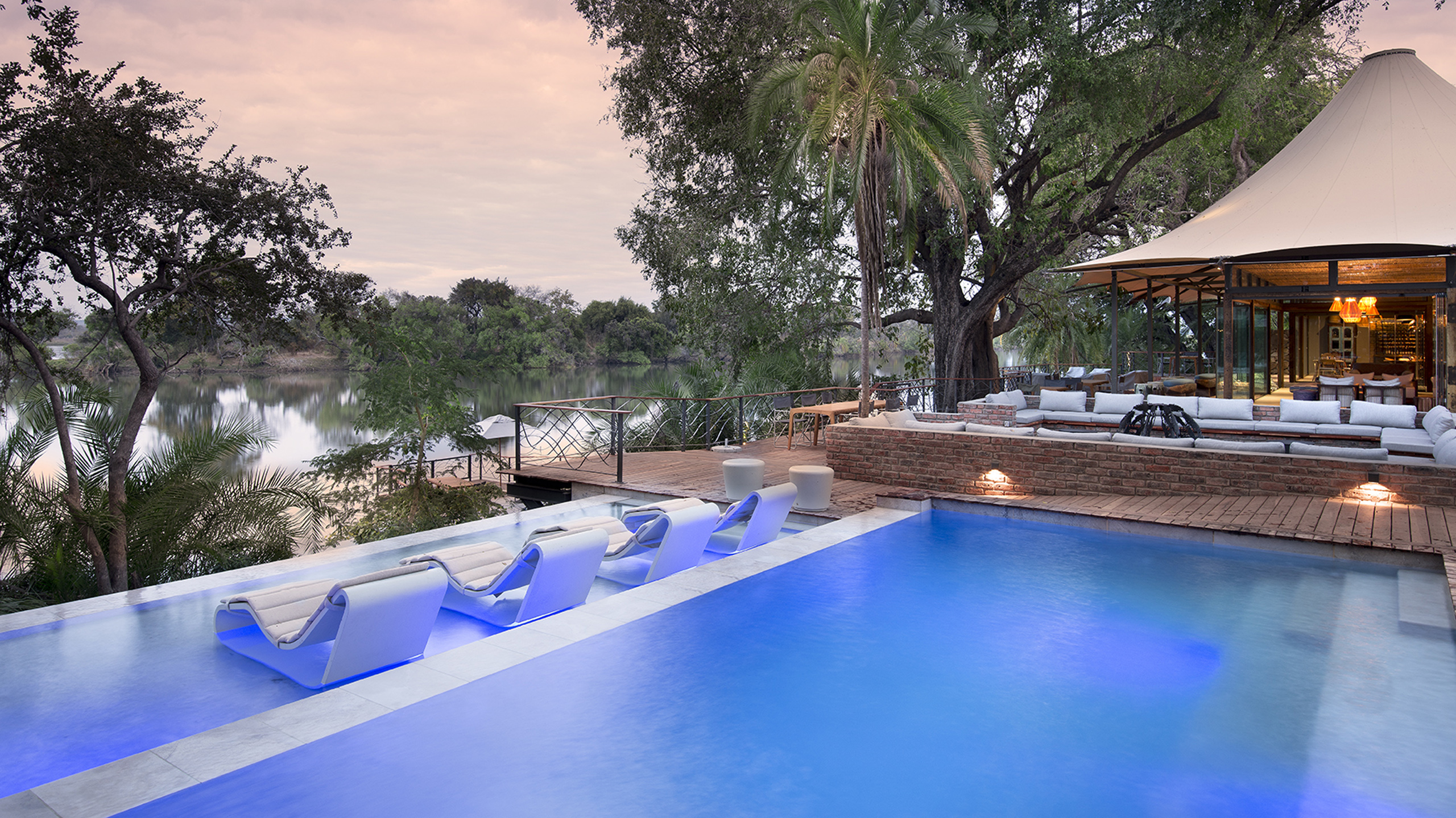 Thorntree River Lodge | Luxury Hotel In Zambia