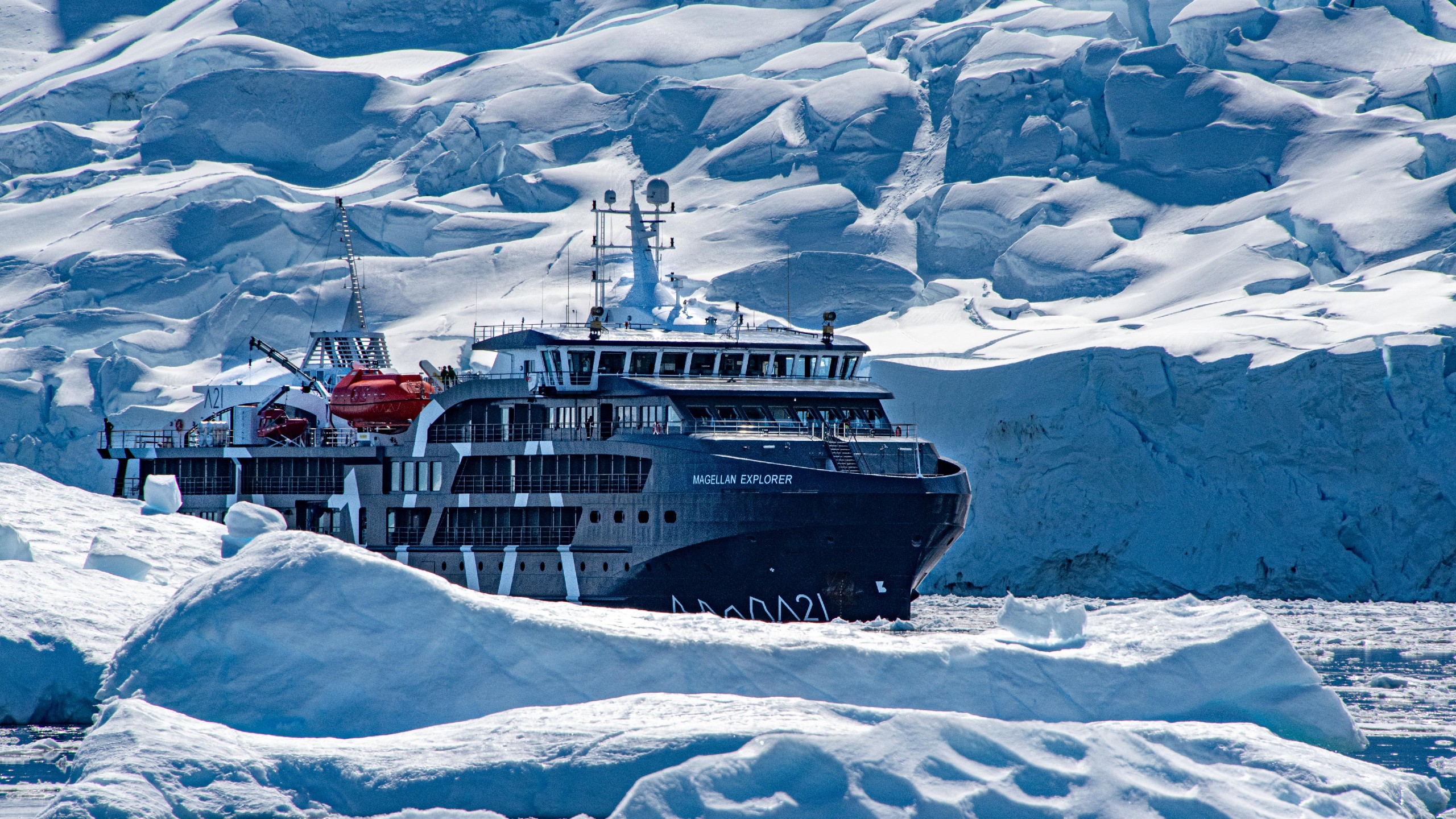 Magellan Explorer Cruise - Luxury Antarctica Fly-in Cruises