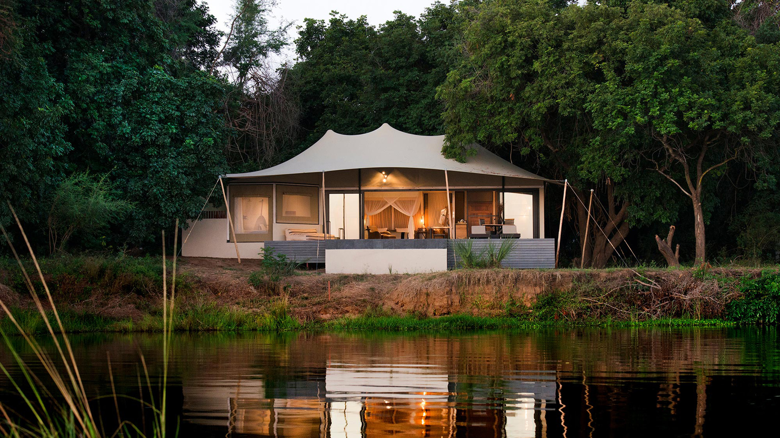 Sausage Tree Camp - Luxury Hotel In Lower Zambezi | Jacada Travel
