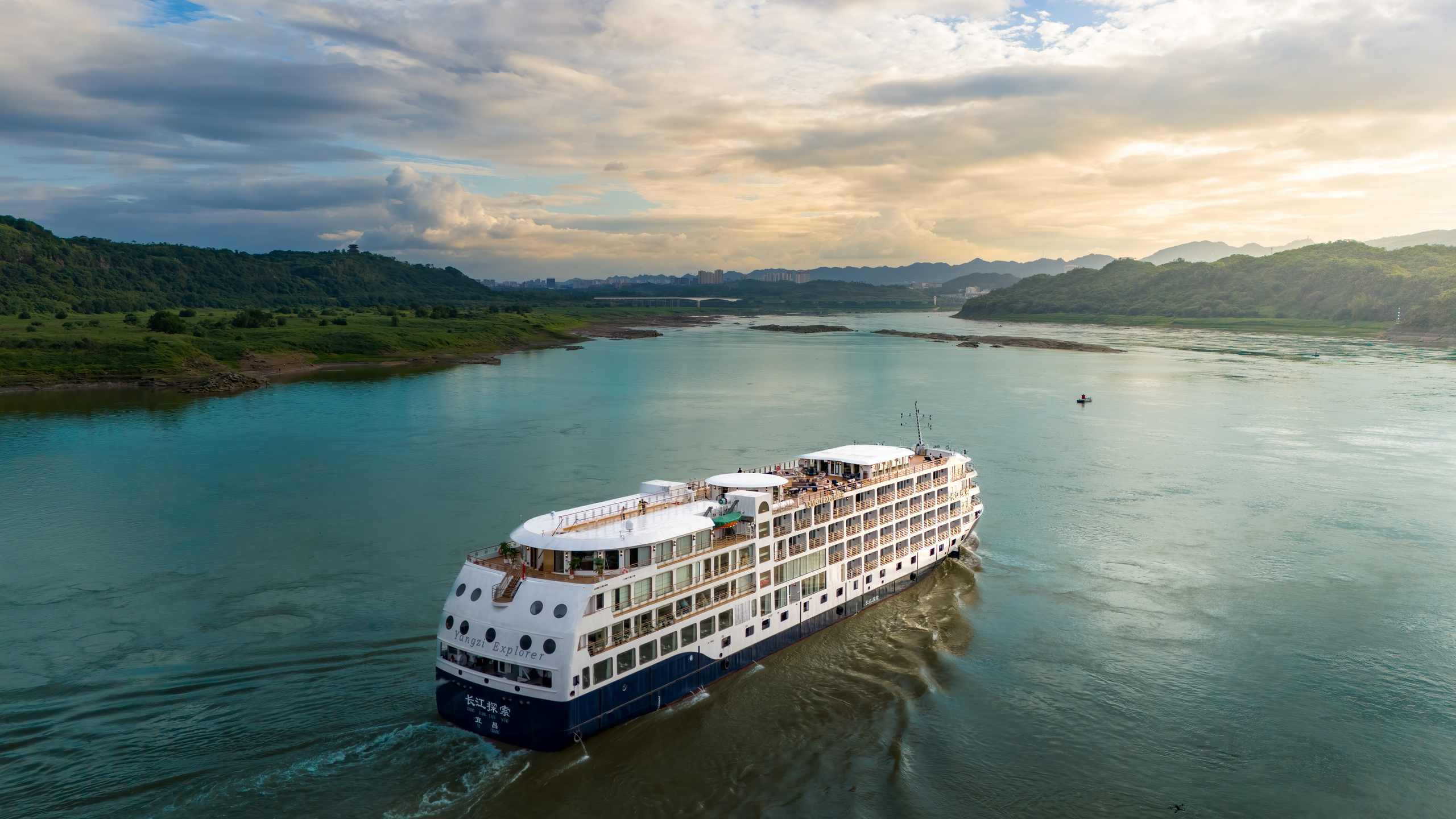 Yangzi Explorer - Luxury Hotel In Yangtze River Cruises | Jacada Travel